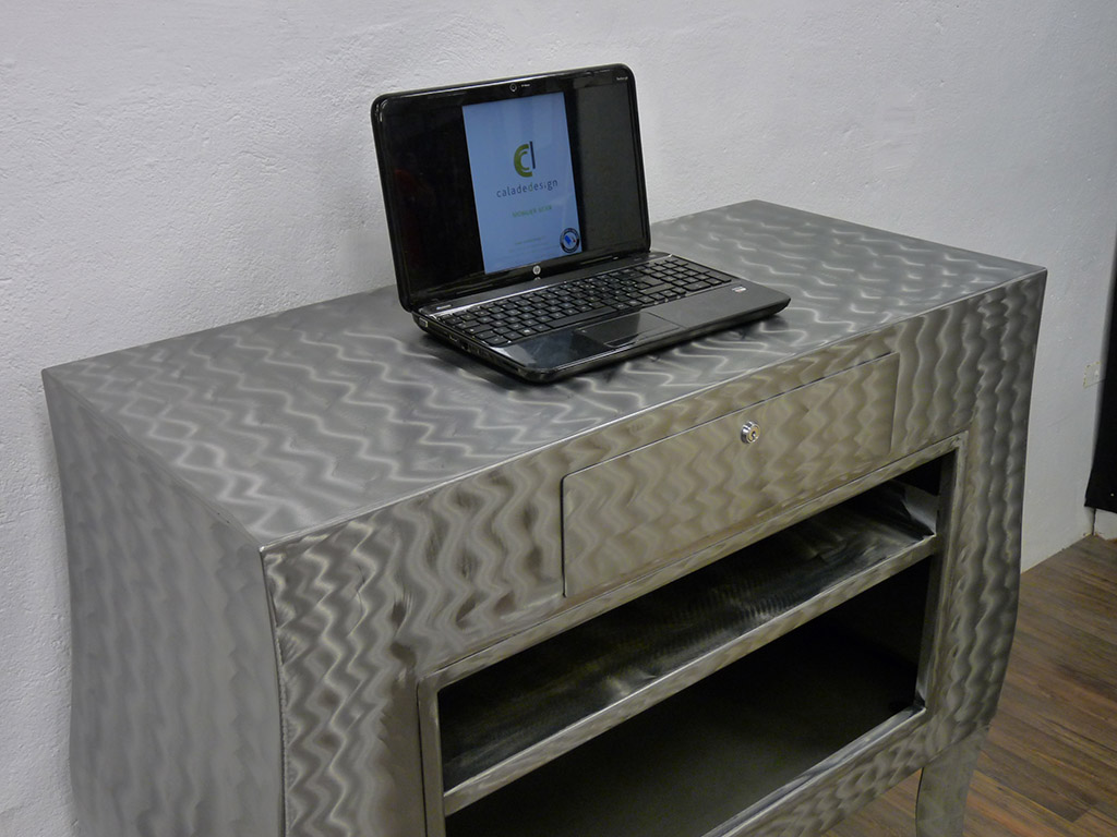 Mobilier design acier Lyon, Mobilier métal Villefranche | Calade Design