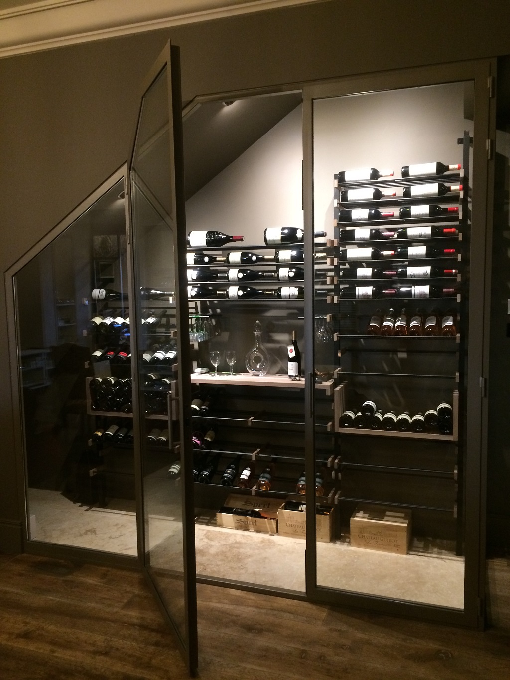 Conception, fabrication et pose de votre cave à vin sur mesure